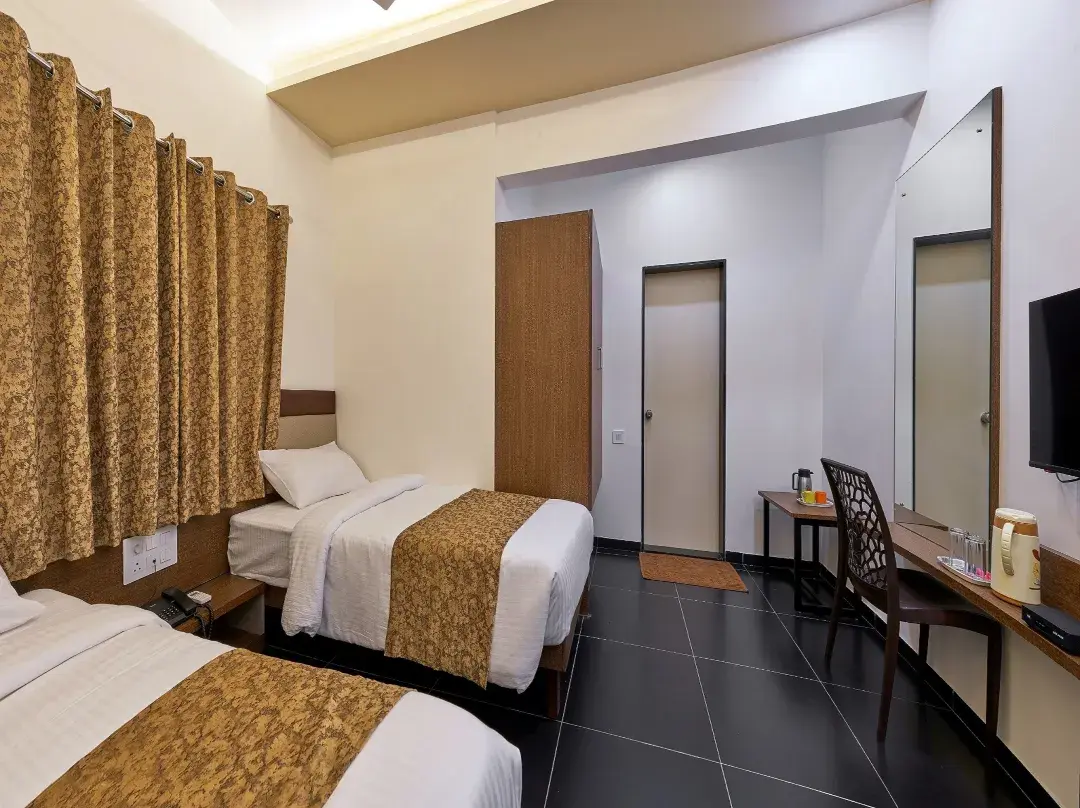 Metro Hotel - Maharashtra