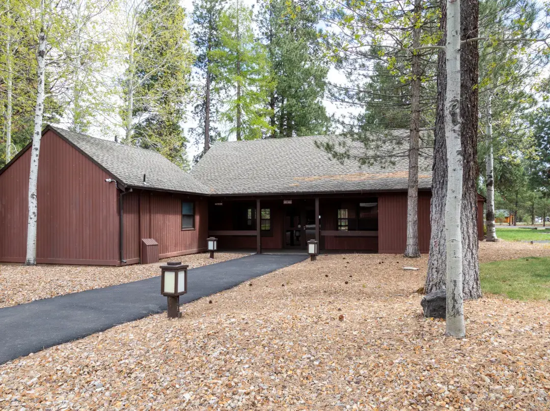 Spacious Yard And Seasonal Pool - Charming Family Getaway - Sisters, OR