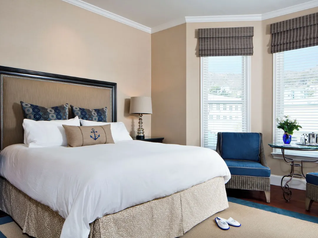 Snug Harbor Inn - Avalon, CA