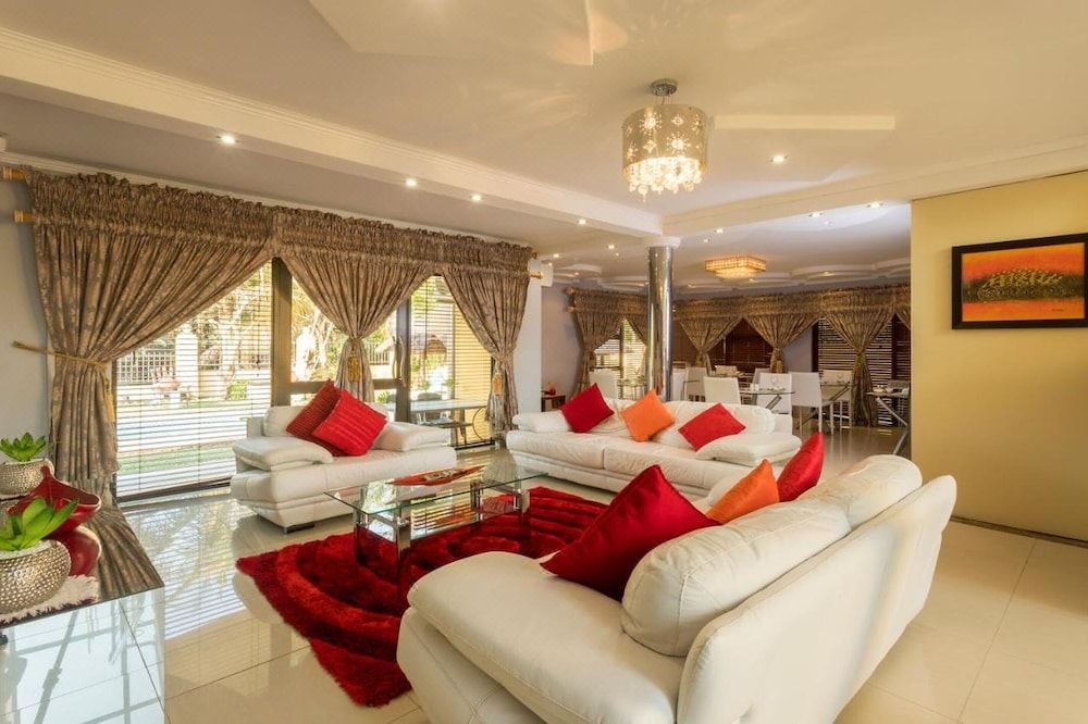 Ezulwini Guest House - Queen Room With Balcony, Pool View Jacuzzi In Balito - Dolphin Coast