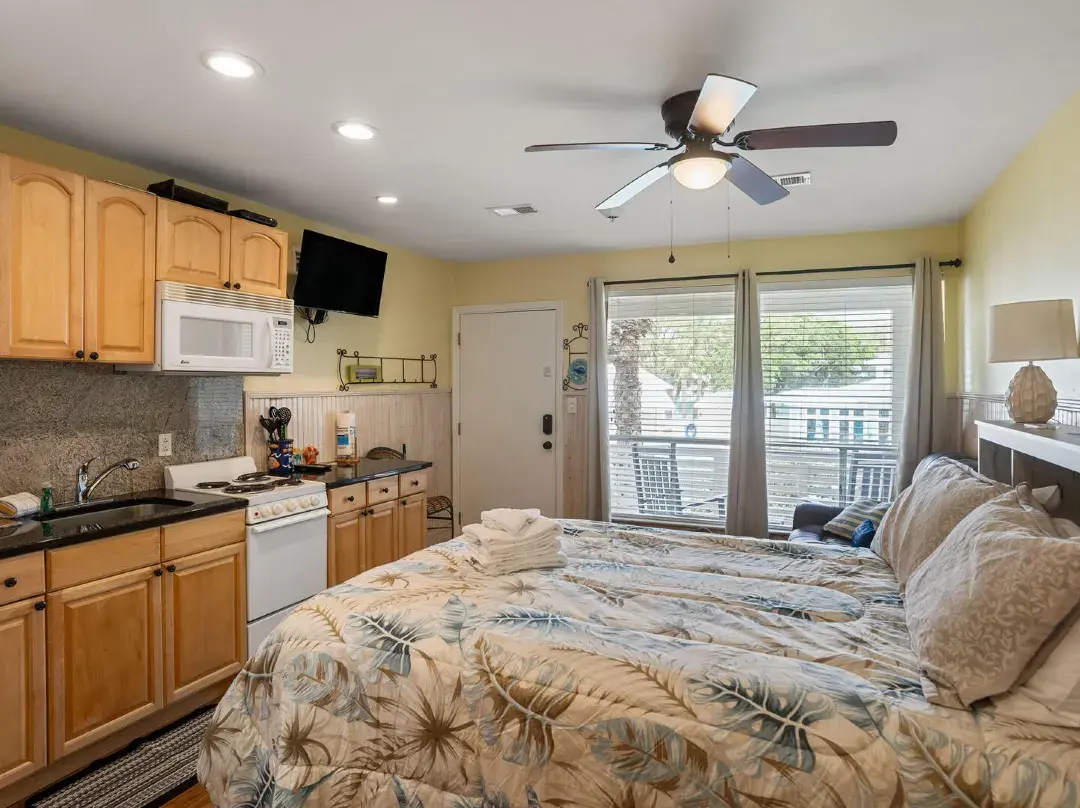 Poolside Studio With Nautical Decor - Charming Island Haven - Fripp Island, SC