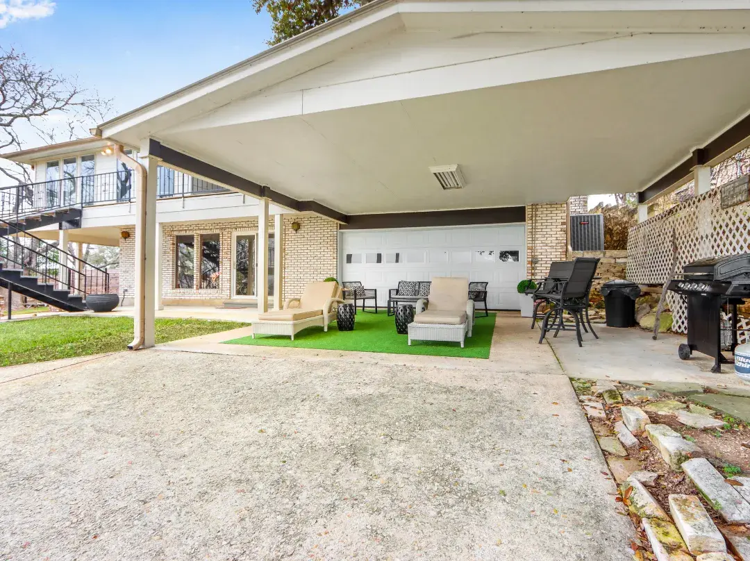 Breathtaking Lake Views And Game Room - Stunning Modern Retreat - Canyon Lake, TX