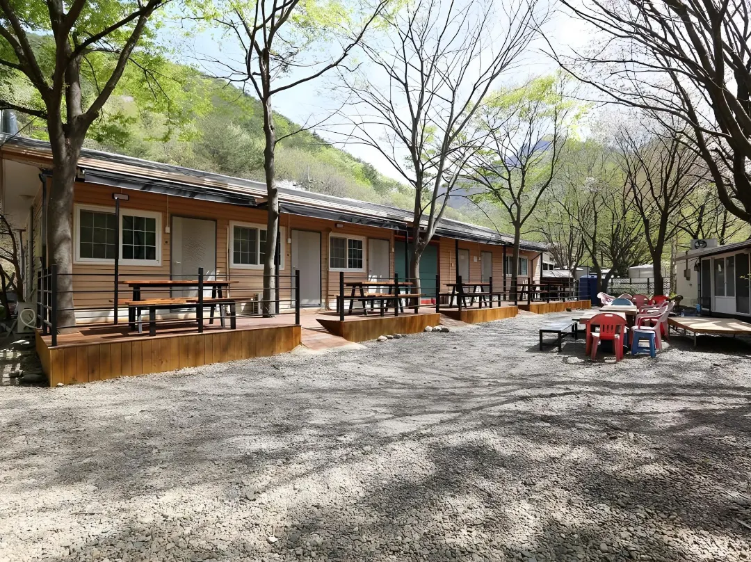 People With Good Mountains - Gyeongju-si