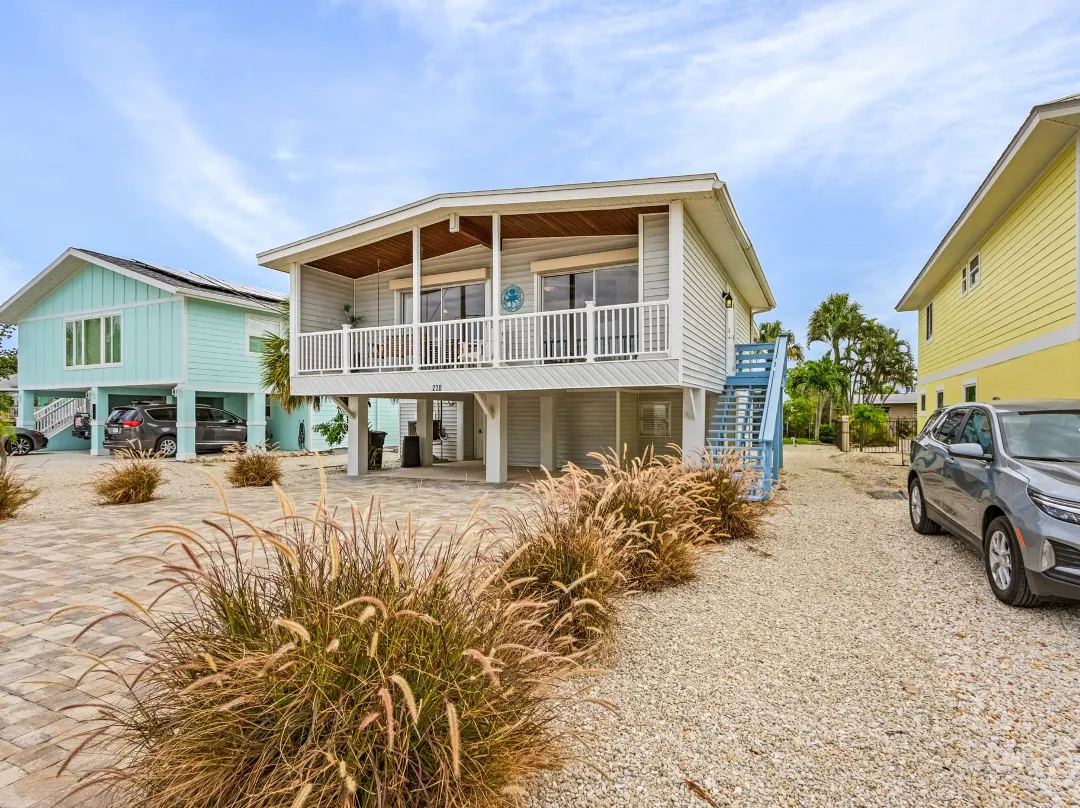 Heated Screened Pool And Spacious Outdoor Living - Charming Coastal Haven - Fort Myers Beach, FL