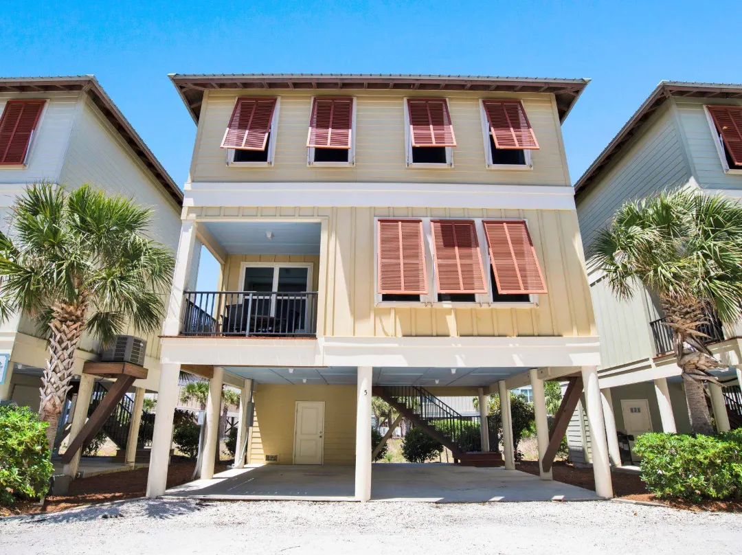 Outdoor Pool And Free Daily Activities - Stunning Coastal Haven - Gulf Shores, AL