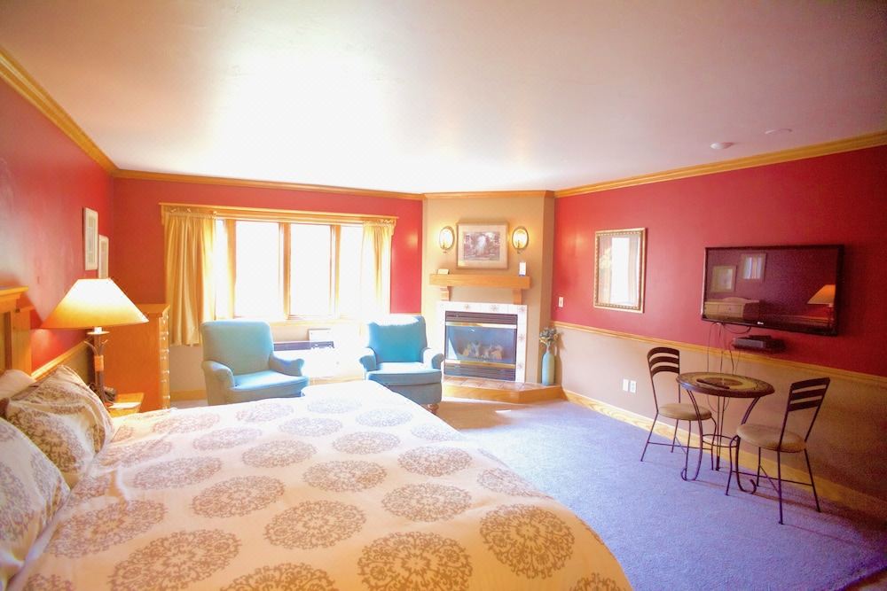 Settlement Courtyard Inn & Lavender Spa - Door County, WI