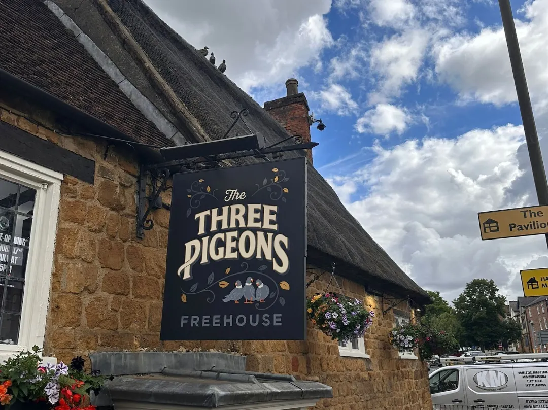 The Three Pigeons Inn - Cotswolds