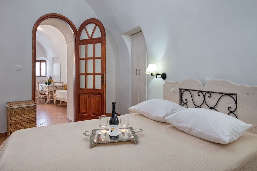 Kokos Traditional Houses - Santorini