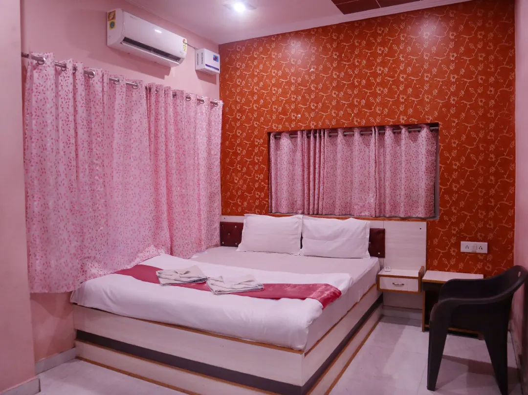 Laugh Tale Hostel - Rishikesh