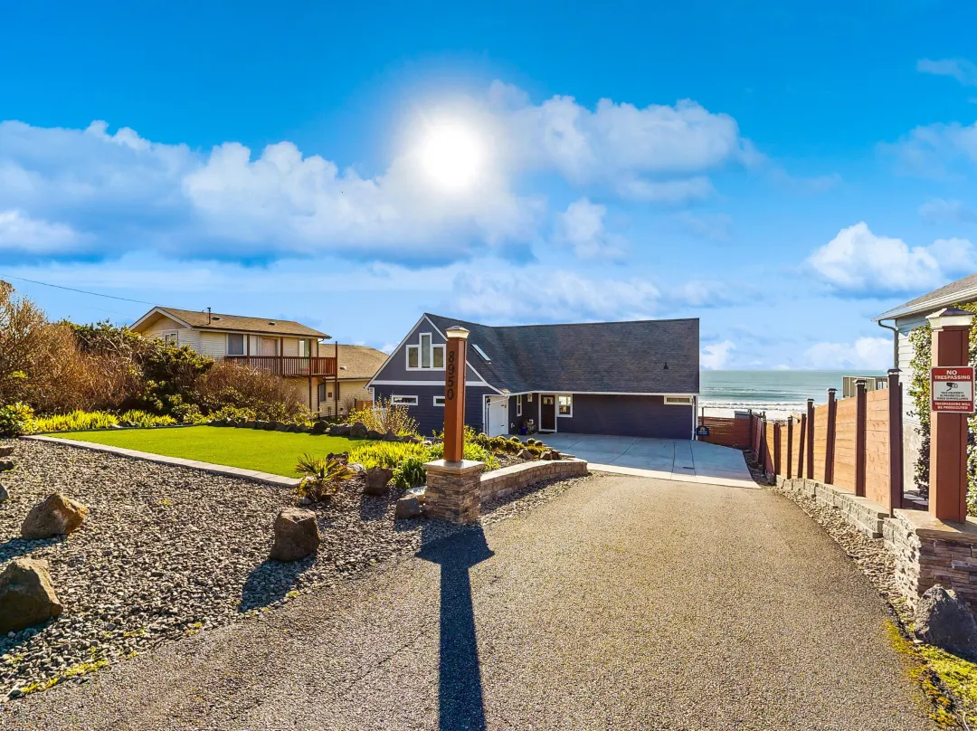 Oceanfront Home With Incredible Pacific View, Private Hot Tub, Deck Grill & W/d - Newport, OR