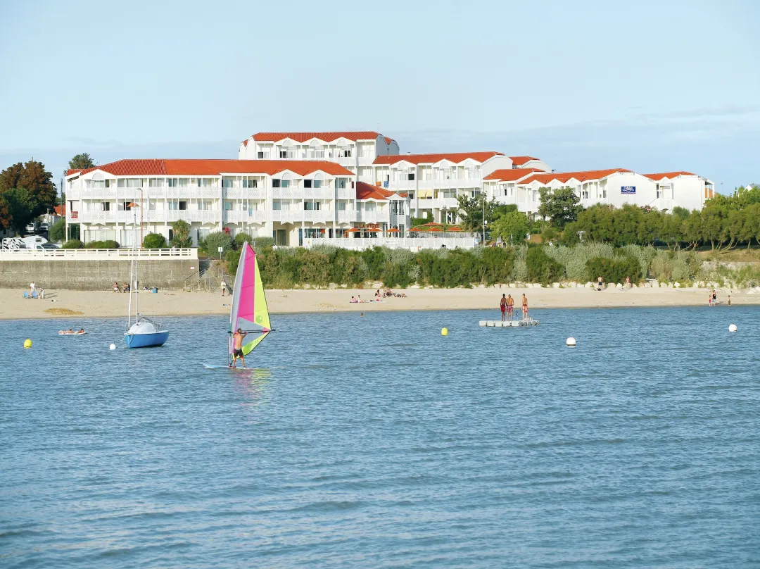 Coastal Getaway With Pool - Île d'Oléron