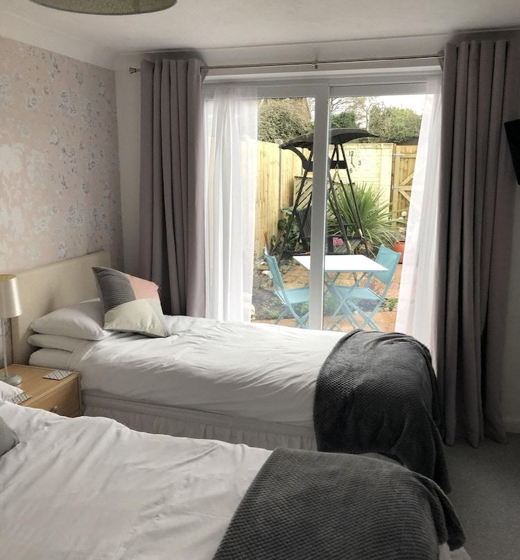Basingstoke En Suite Room In Garden Annex - Basingstoke
