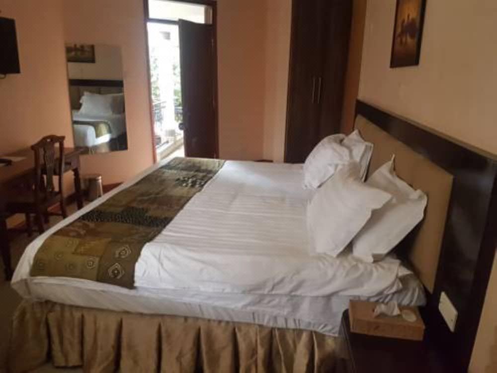 Desert Rose Resort - 基蘇木