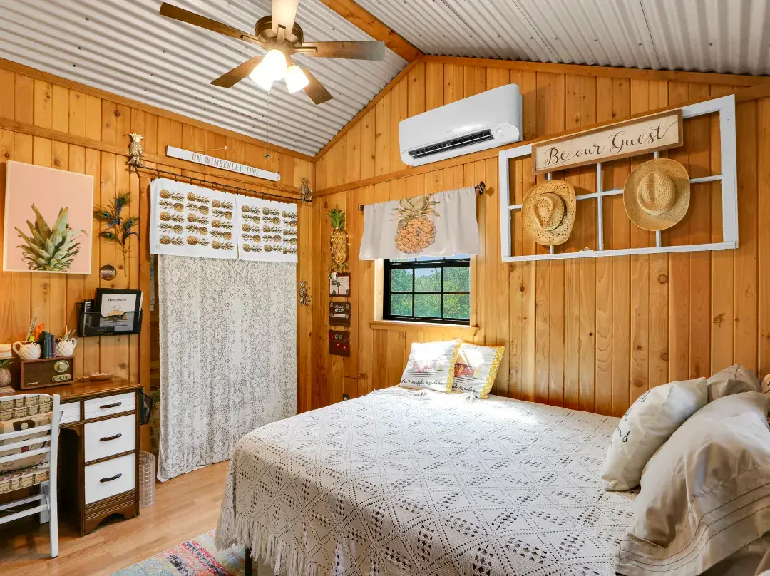 Charming Secluded Cabin With Cozy Outdoor Spaces - Delightful Romantic Retreat - Wimberley, TX