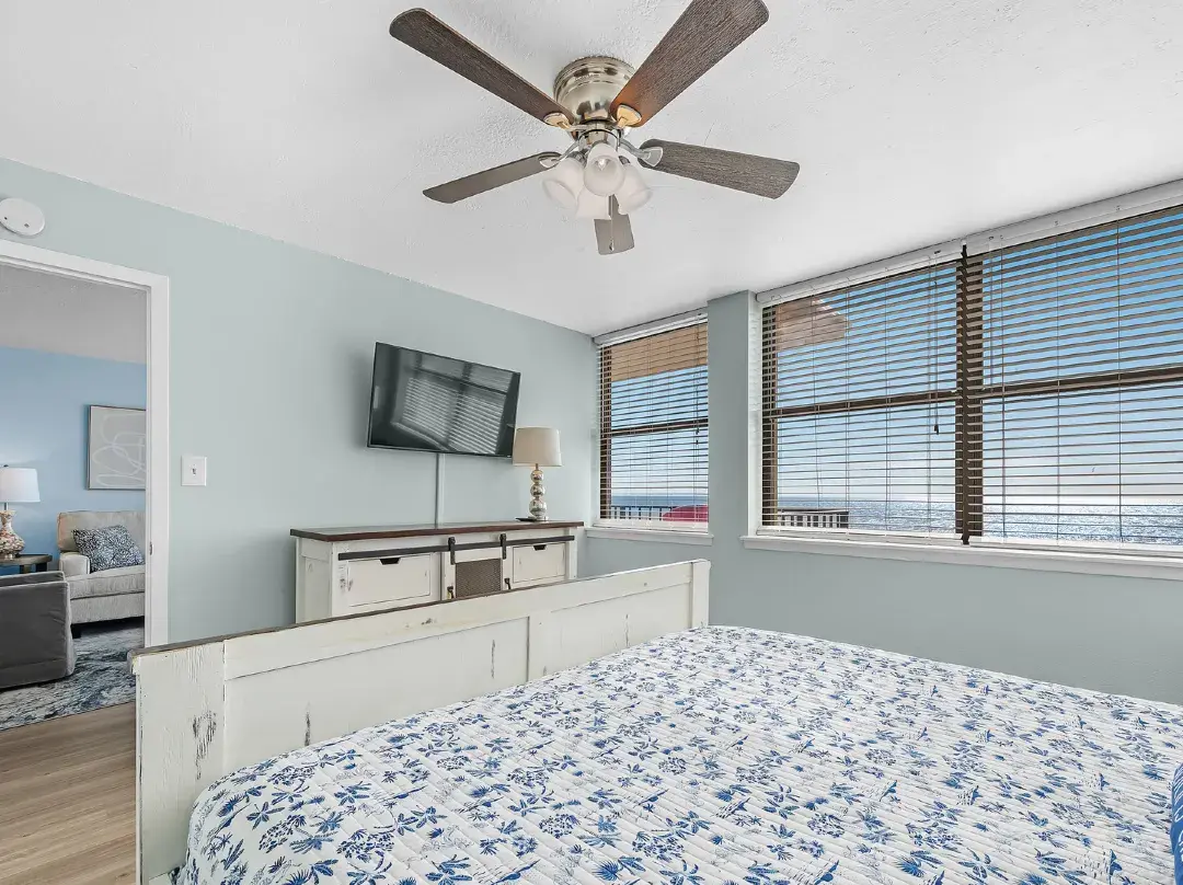 Relax By The Pool And Enjoy Family Fun - Stunning Beachfront Haven - Gulf Shores, AL