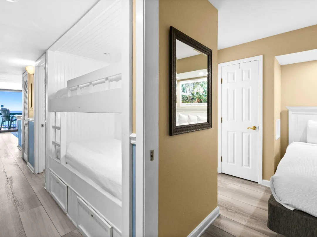 Spacious Living And Outdoor Pool Experience - Charming Coastal Haven - Destin, FL