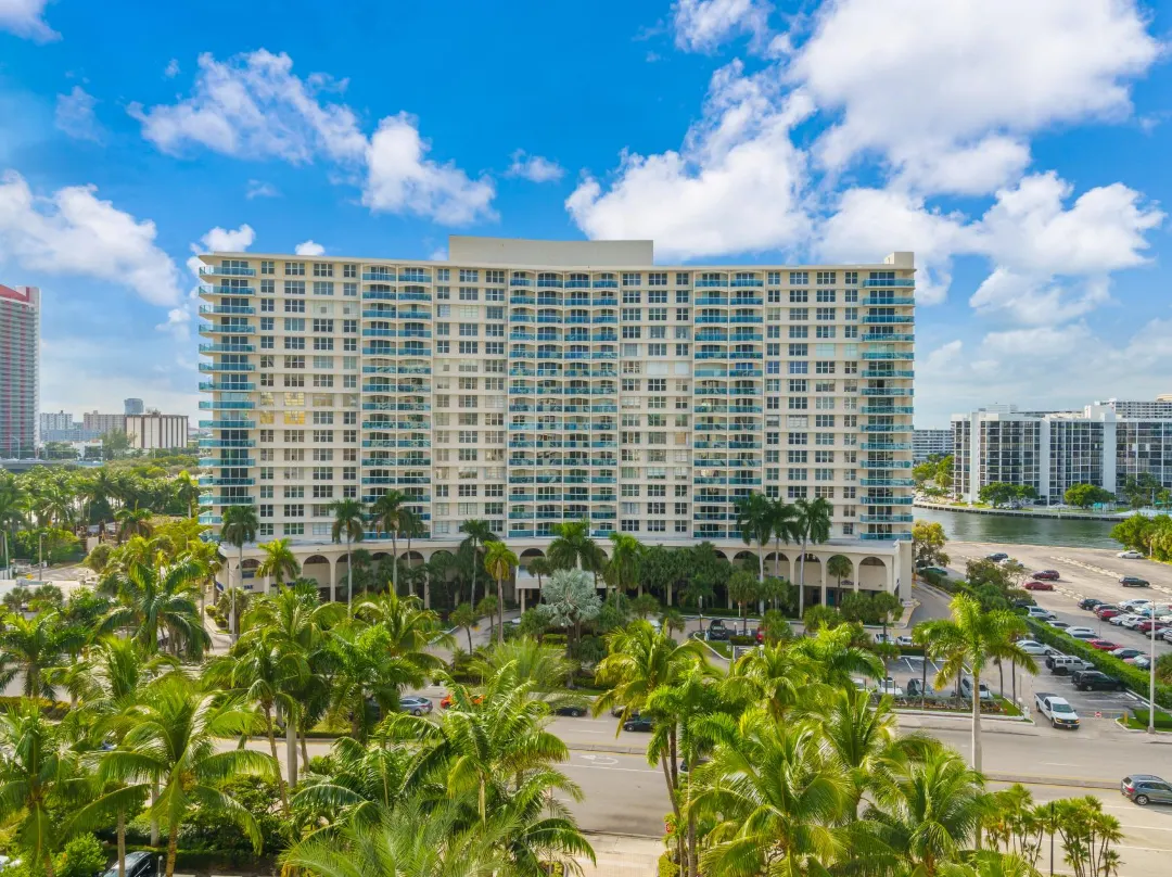 Oceanfront Pool And Balcony - Spacious Ocean View Retreat - Hollywood