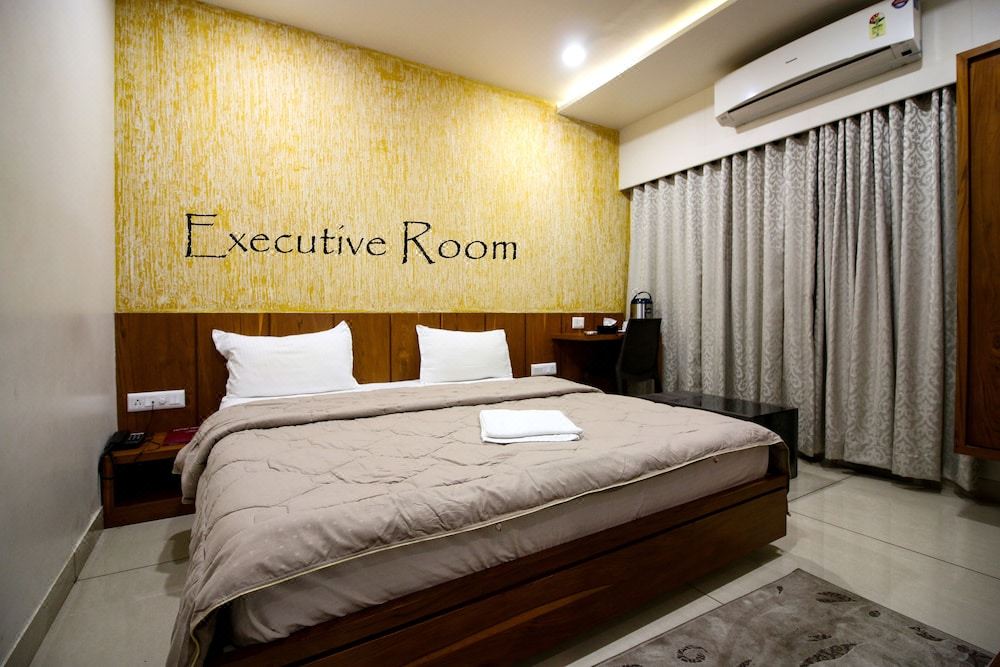 Hotel Midtown - Vadodara