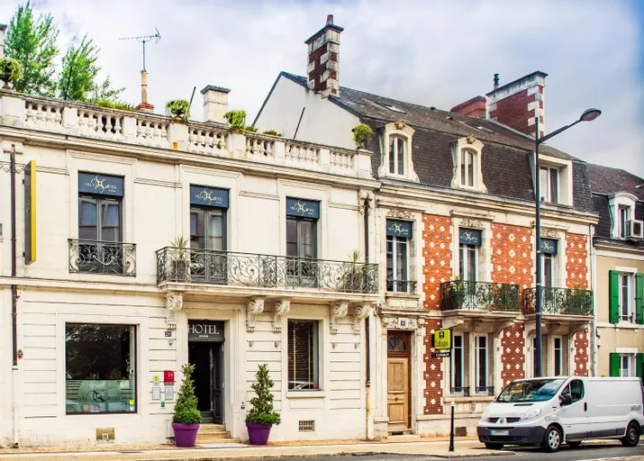 Logis Villa C Hôtel - Bourges