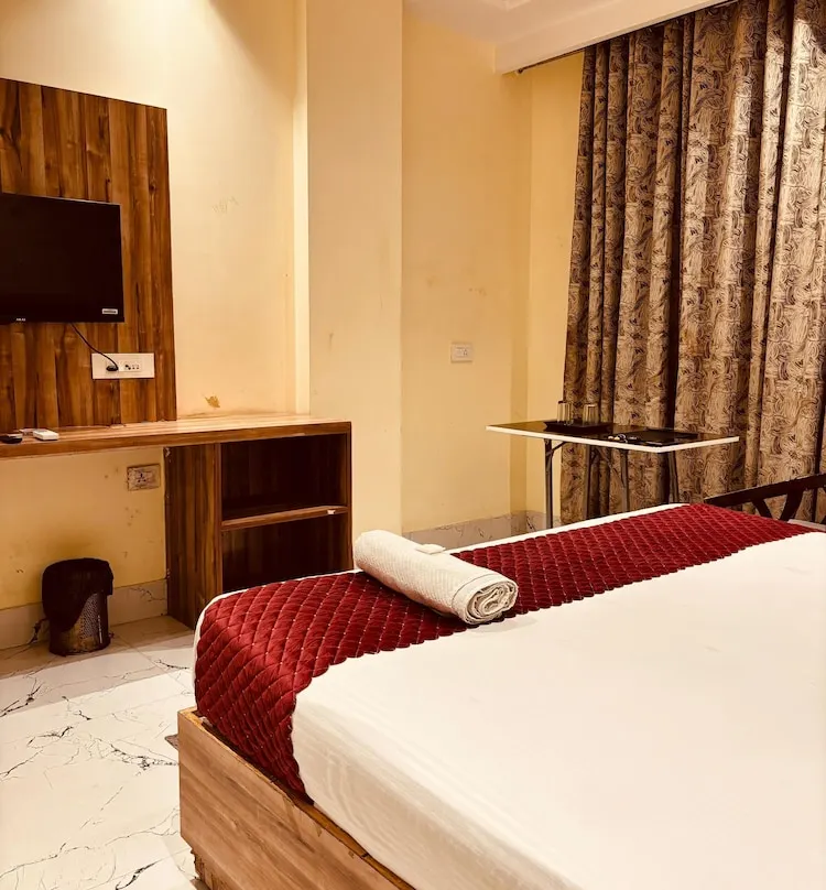 Hotel Gold Stays Near Delhi Airport - New Delhi