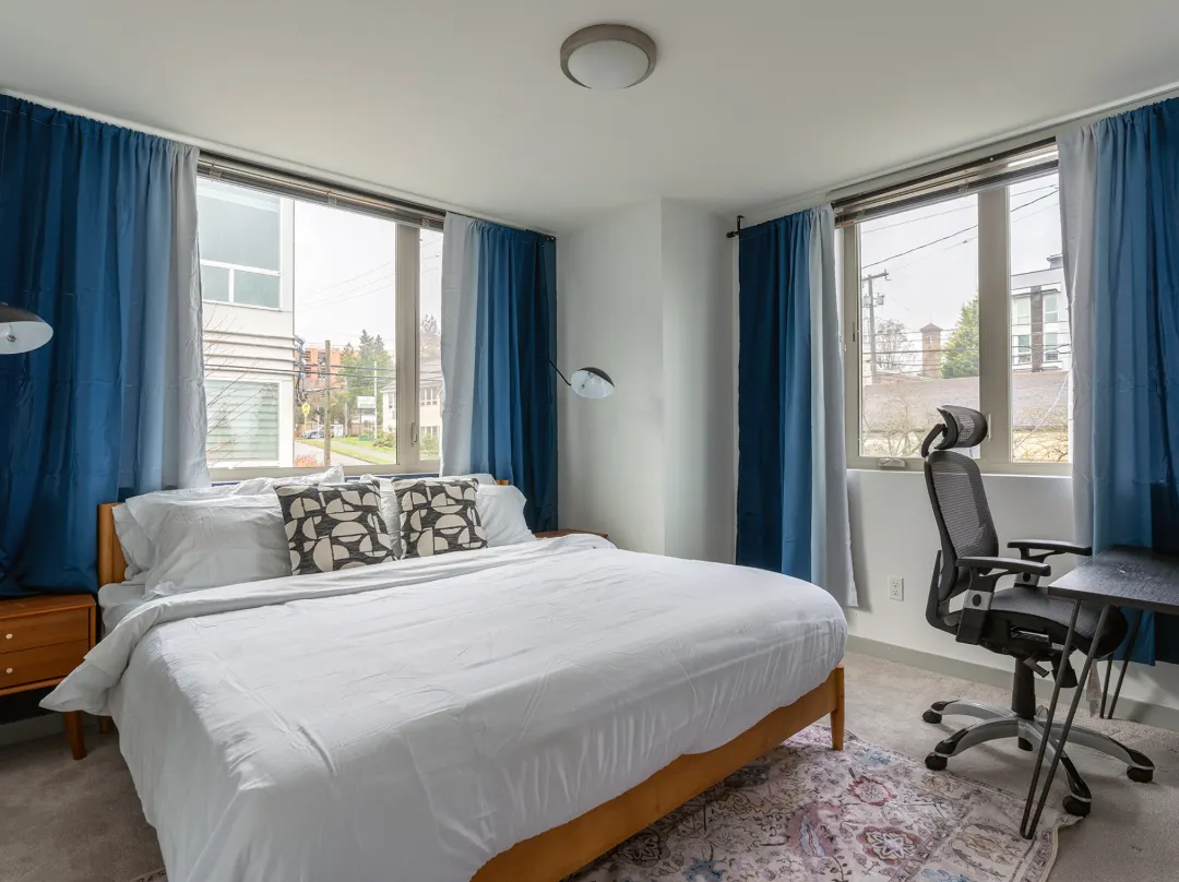 Sophari | Westseattle Junction| Rooftop&turfedyard - Seattle, WA