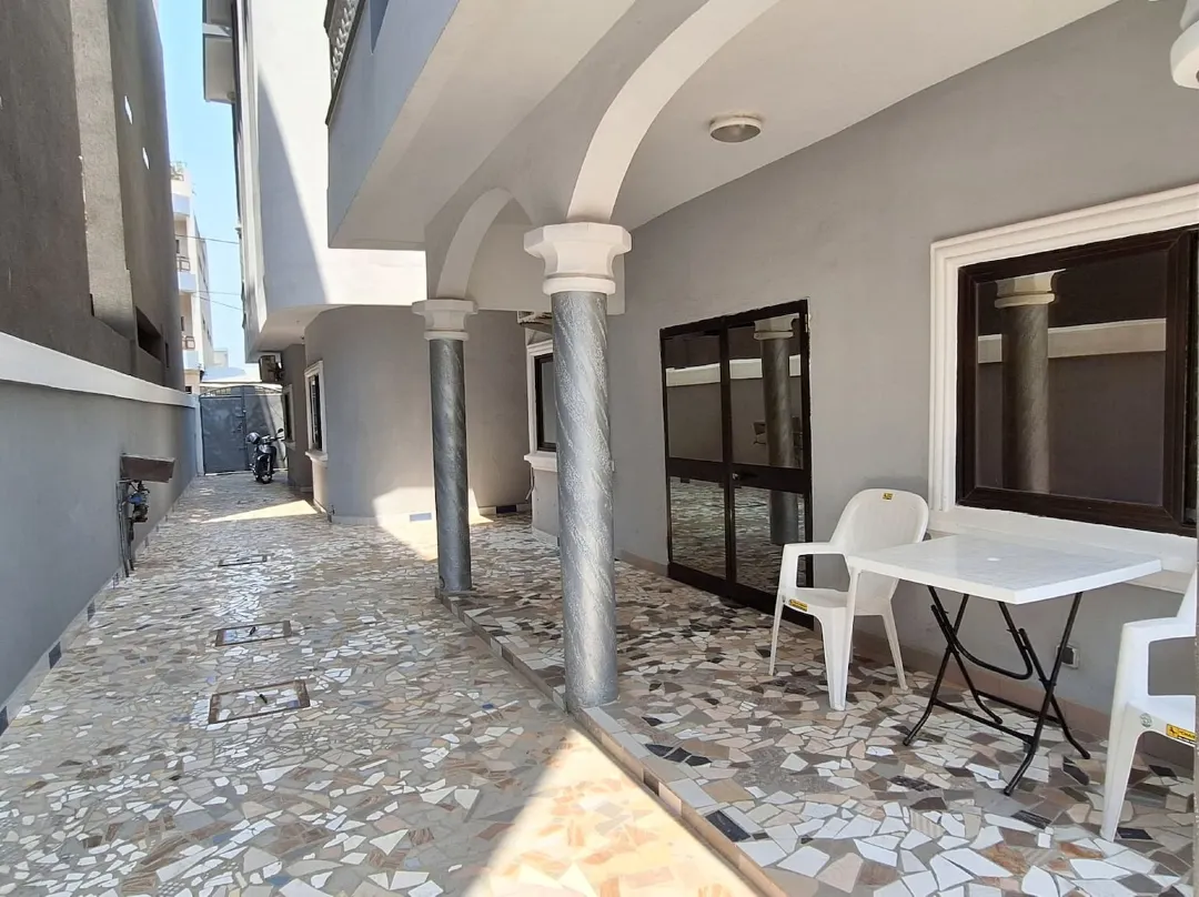 Lit King Size De Luxe Et Salon - Cotonou