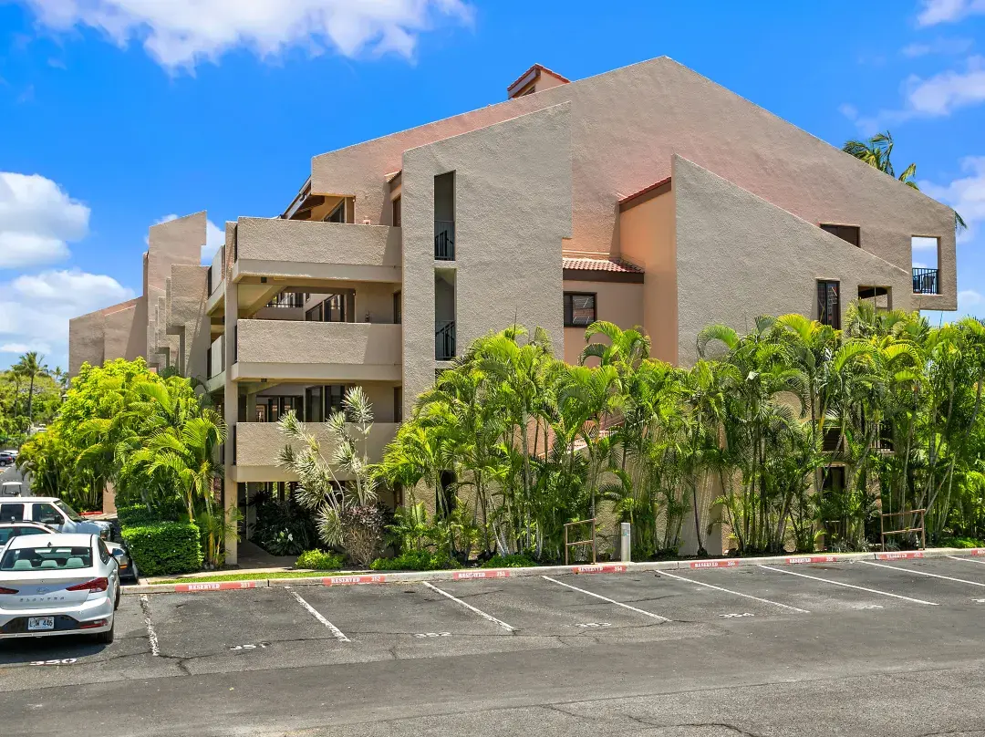 Stunning Ocean And Mountain Views - Luxurious Top Floor Retreat - Maui, HI