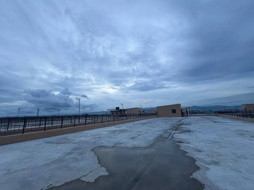 Near Mactan International Airport Condo With Private Entrance And Shared Pool - Lapu-Lapu City