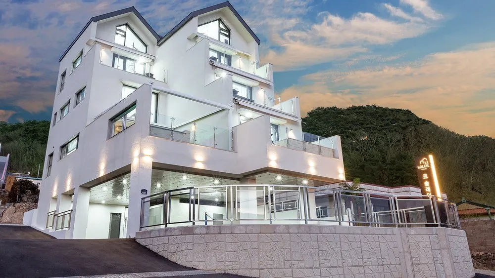 Geoje Lesolay Poolvilla - Geoje
