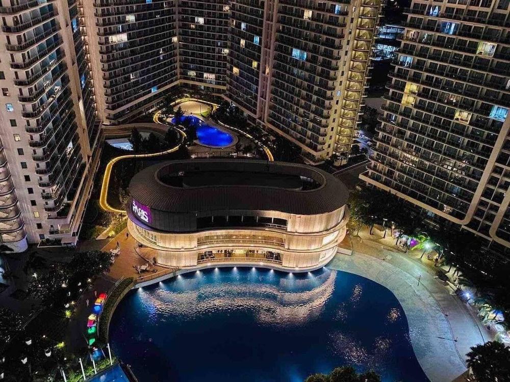 1 Bedroom High End Condominium Flat Staycation - Taguig
