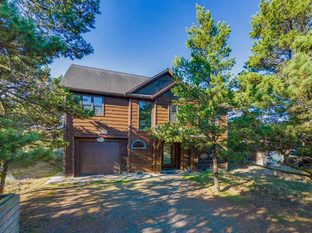 Spectacular Nest Retreat With Waterfront View - Pacific City, OR