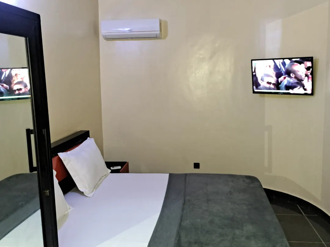 Royal Blue Guest House & Bar - Lomé