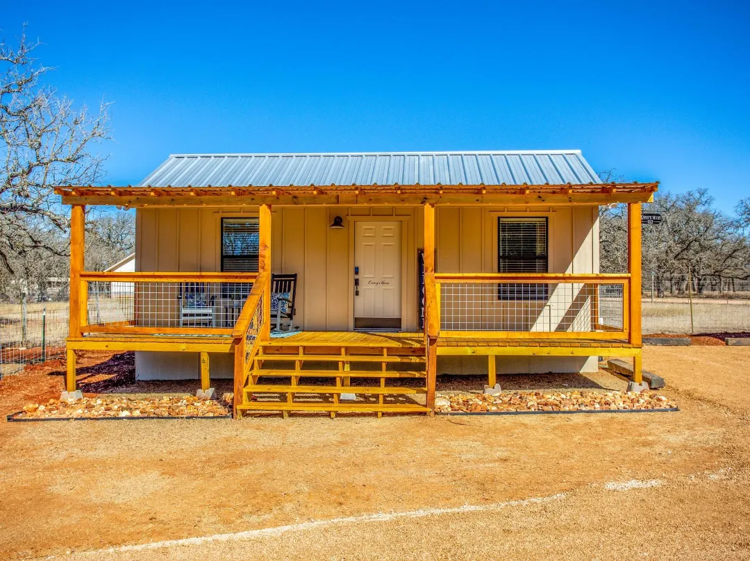 Cozy Retreat - Porch With Goats, Wildlife, Luxe Shower - Fredericksburg, TX