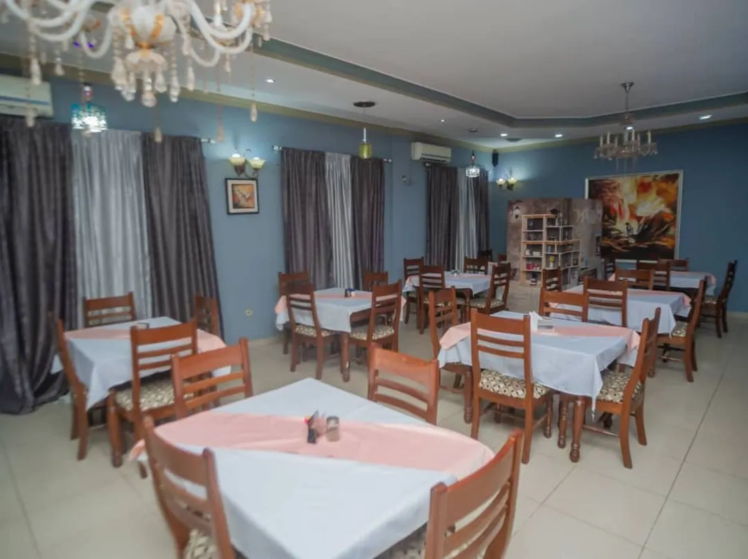 Grande Chambre D'hôtel Et Petit-déjeuner Gratuit - Lubumbashi