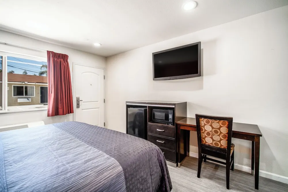 Bell Manor Motel - Carson, CA