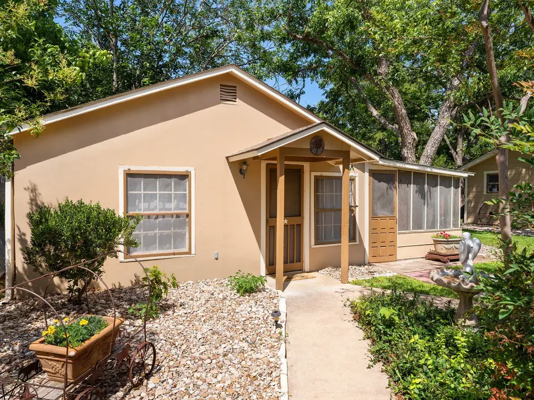 Tranquil Retreat - Private Hot Tubs, Pool, Serene Setting - 弗雷德里克斯堡