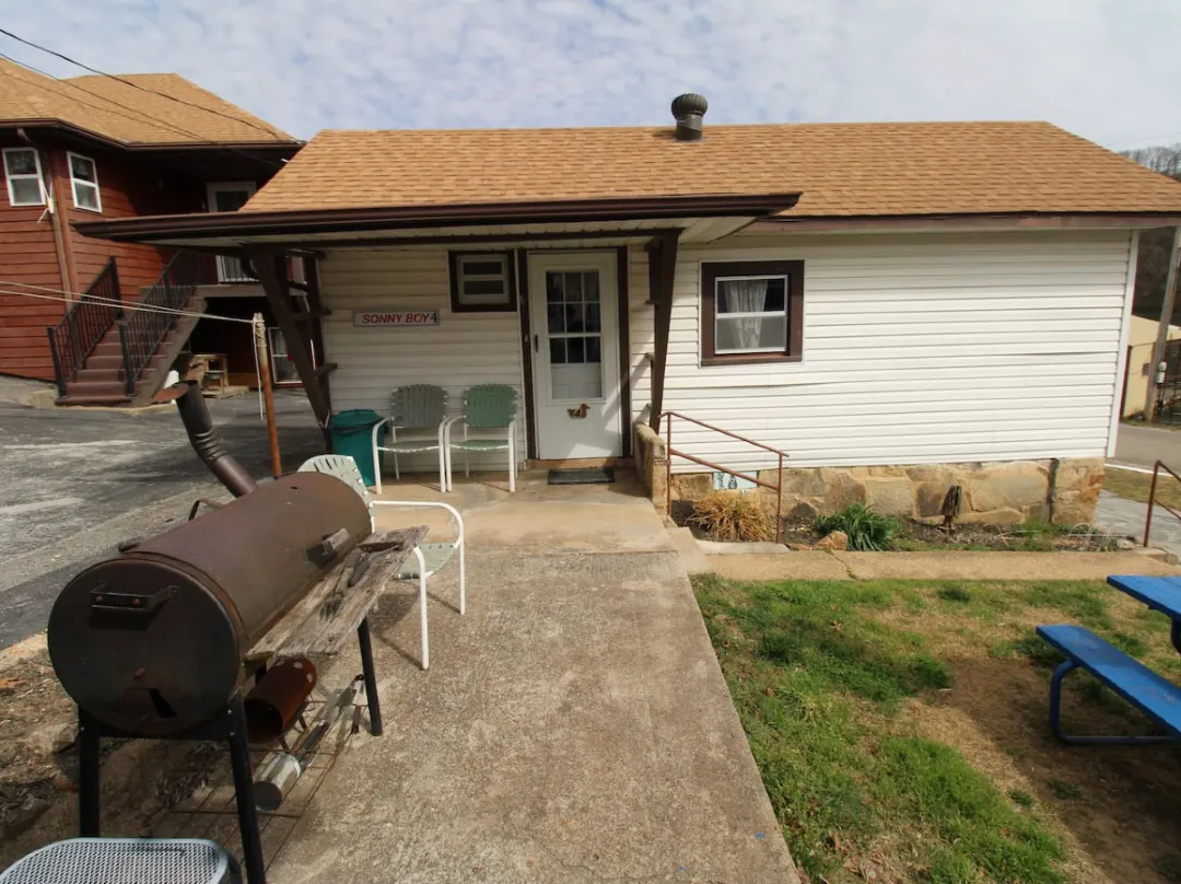 Sonny Boy At Duck Harbor Resort - Missouri