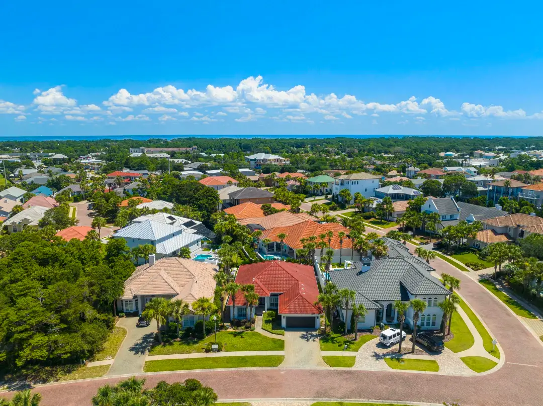 Spacious Florida Room And Private Pool - Charming Beach Retreat - Destin, FL