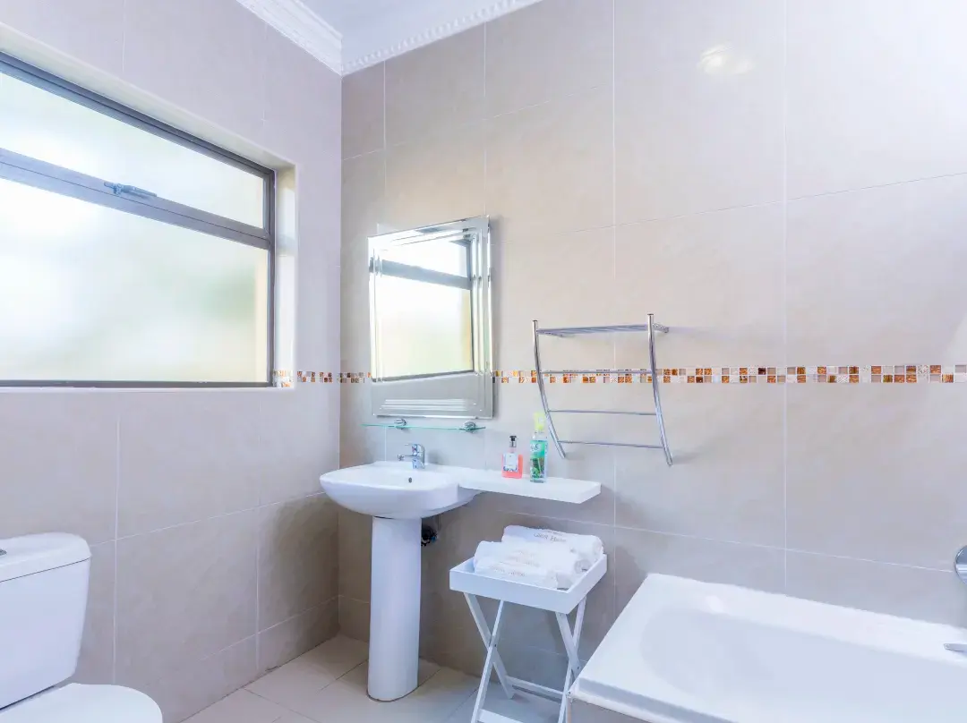 Ezulwini Guest House - Standard Double Room With Balcony & Pool View, 2 Guests - Dolphin Coast