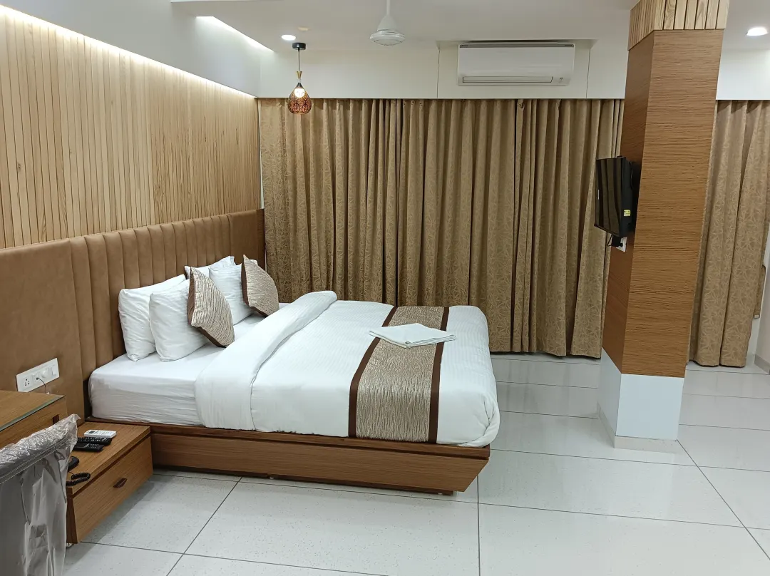 Tulsi Hotel - 蘇拉特
