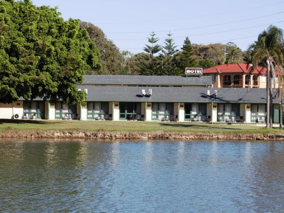 Hibiscus Lakeside Motel - Central Coast