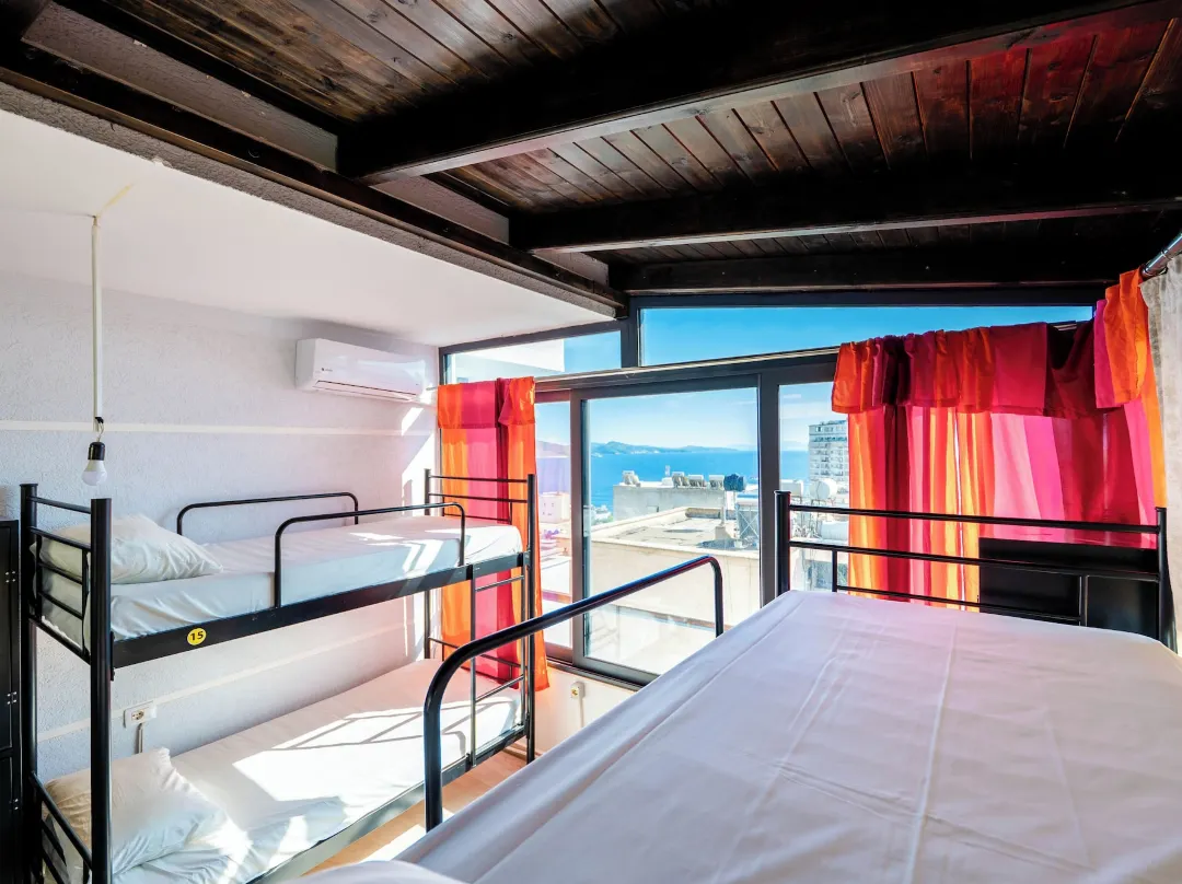 Lazy Roo Hostel Saranda - Sarandë