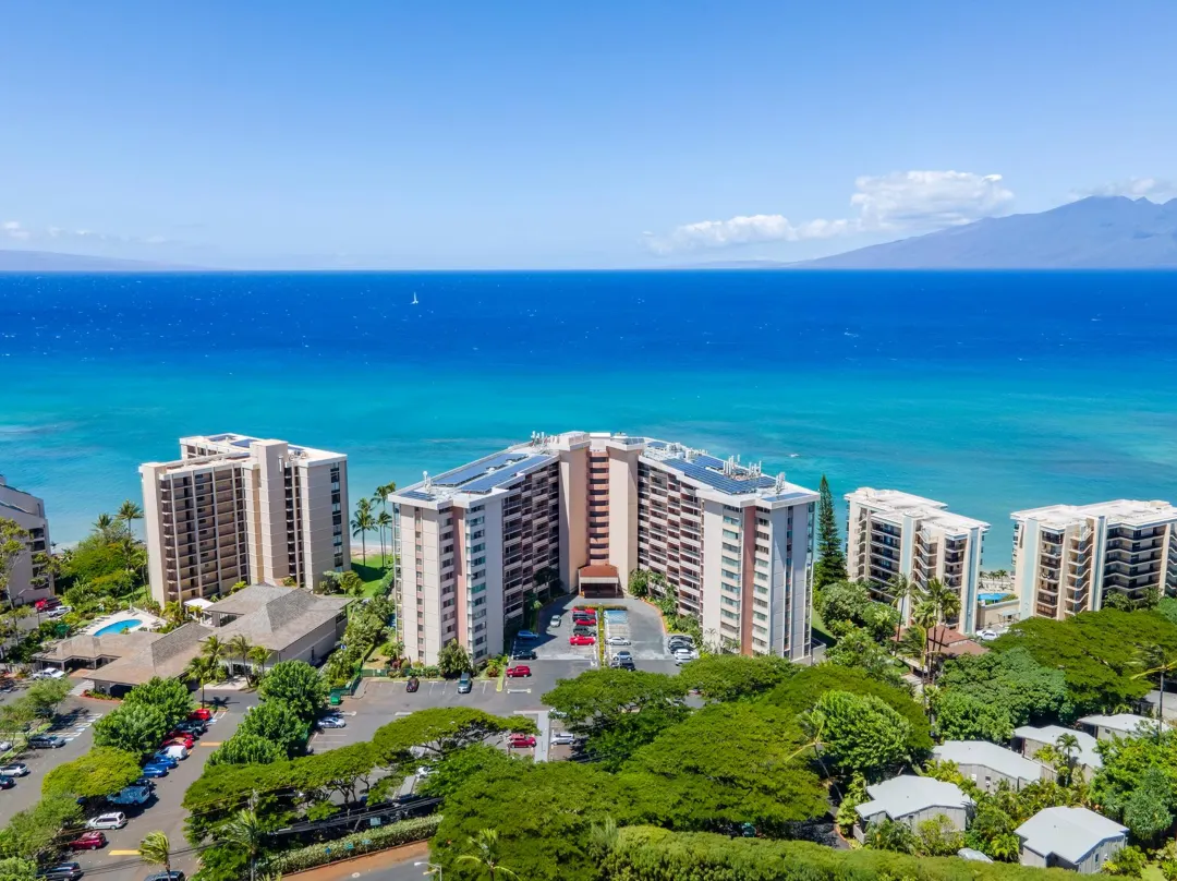 Balcony And Gourmet Kitchen With Pool Access - Elegant Oasis - Kapalua, HI