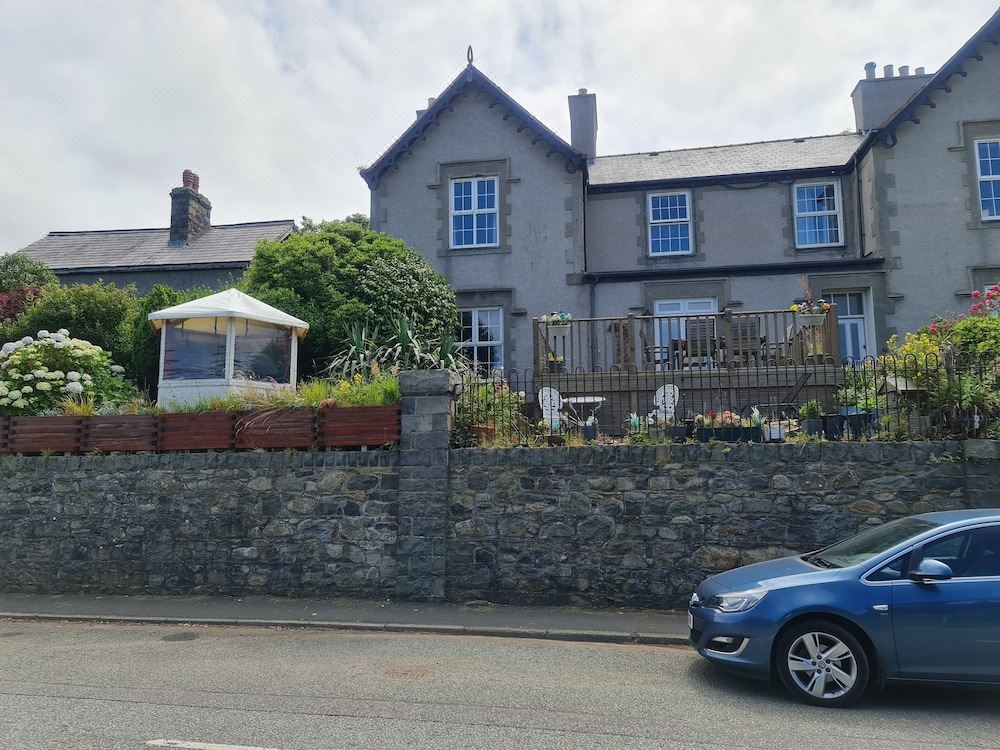 Stunning Sea View Immaculate 4-bed Family House - Anglesey