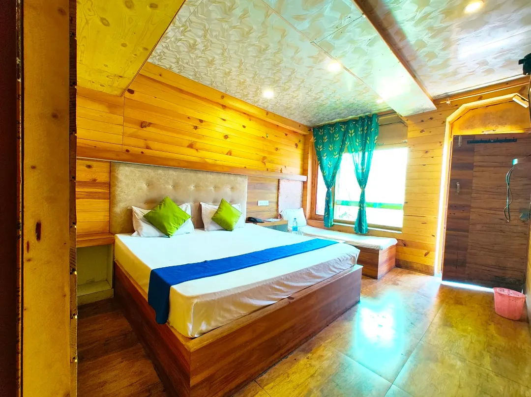 Goroomgo Vinayak Lake View Near Mall Road Nainital - Nainital