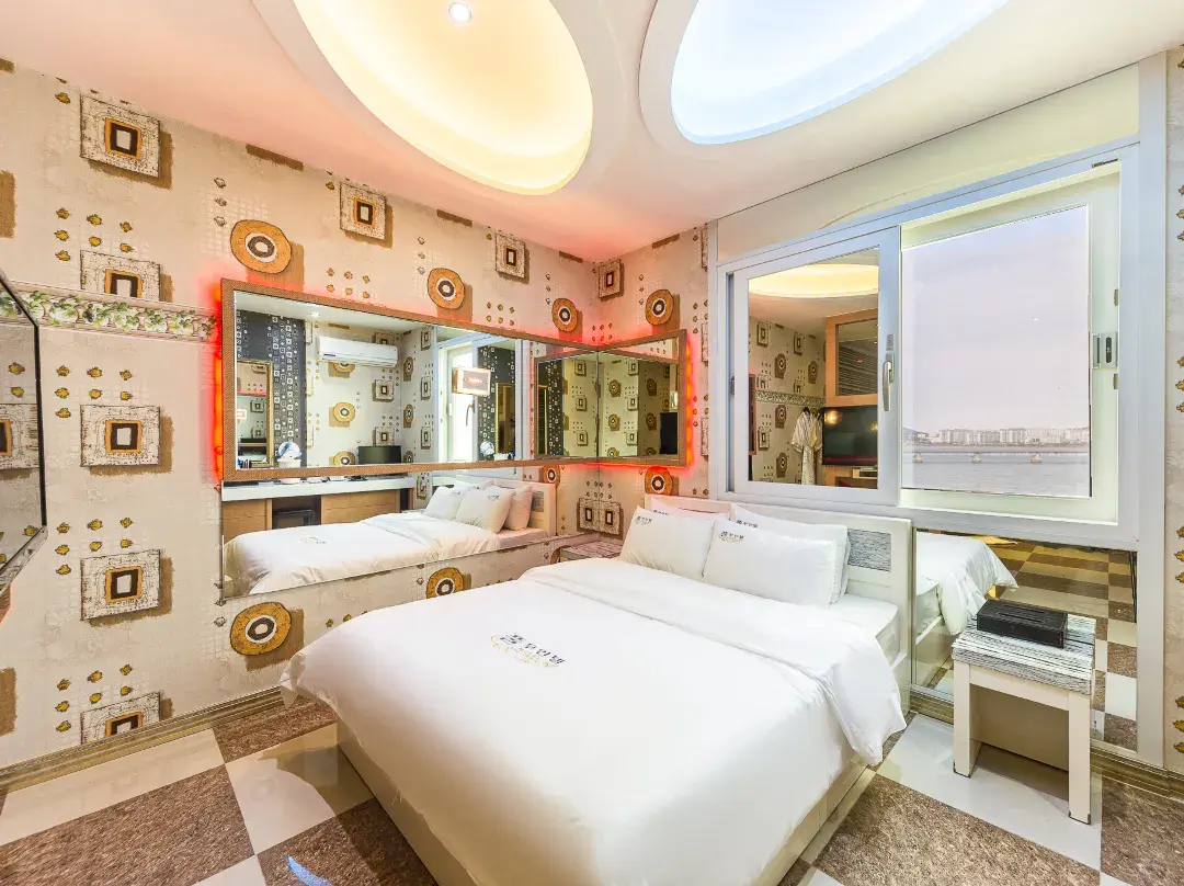 Yeongam Pool Self Check-in Hotel - Mokpo