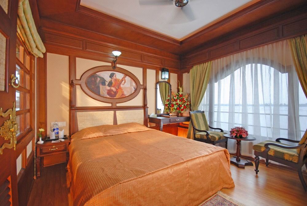 Sterling House Boat Lake Palace Alleppey - Alappuzha