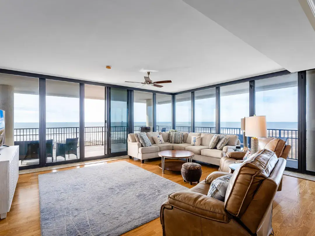 Expansive Gulf Views And Luxurious Amenities - Exquisite Coastal Haven - Dauphin Island, AL