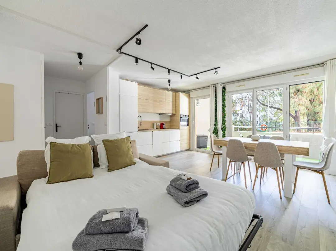 Comfort And Serenity With A/c, Parking And Balcony - Cannes