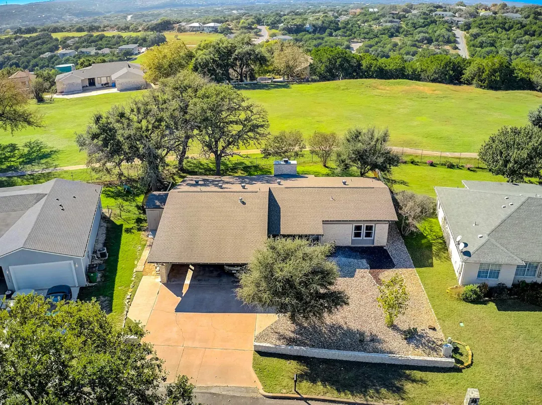 Peaceful Mid-century Escape With Screened Porch & Lake Access - Lago Vista, TX
